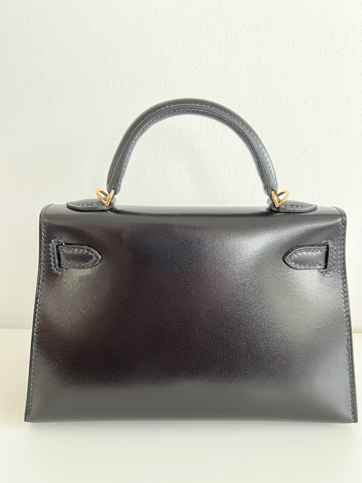 Hermès Mini Kelly Black Box With Gold Hardware - AG Concierge Fzco