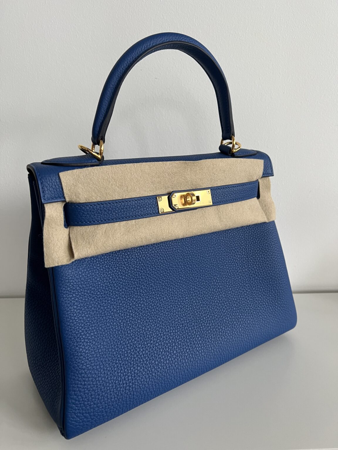 Hermès Kelly 28 Blue Royal Togo With Gold Hardware – AG Concierge Fzco